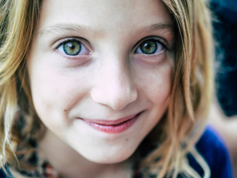 Unveiling the True Story Behind People with Big Eyes